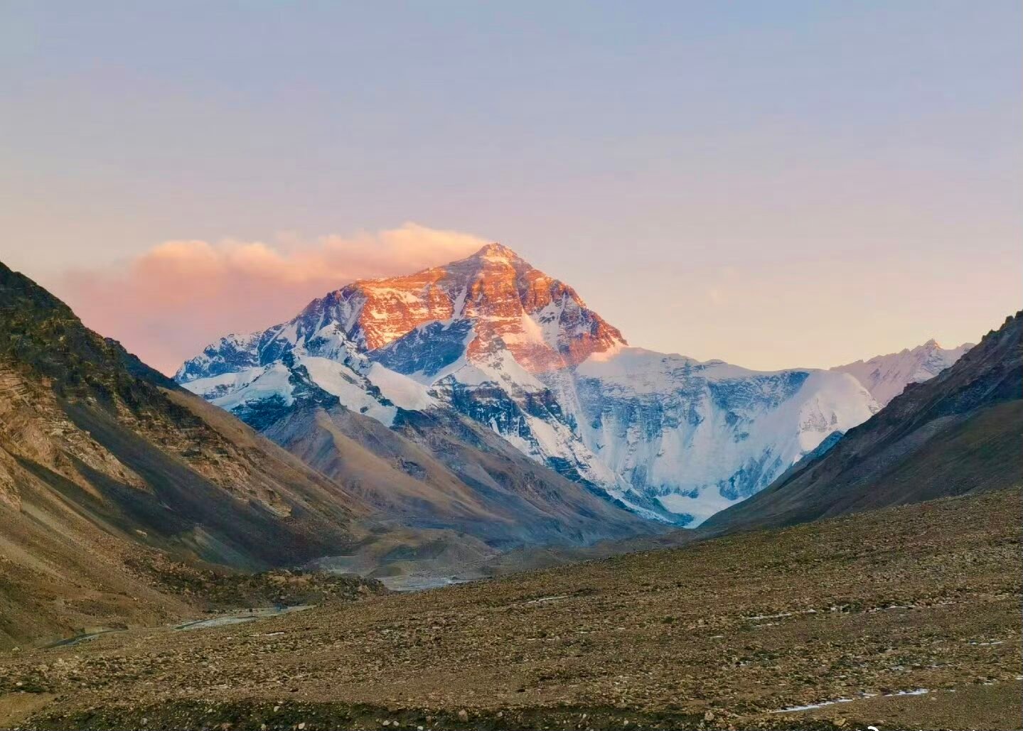Exploring The Majestic Mount Everest: The Roof Of The World